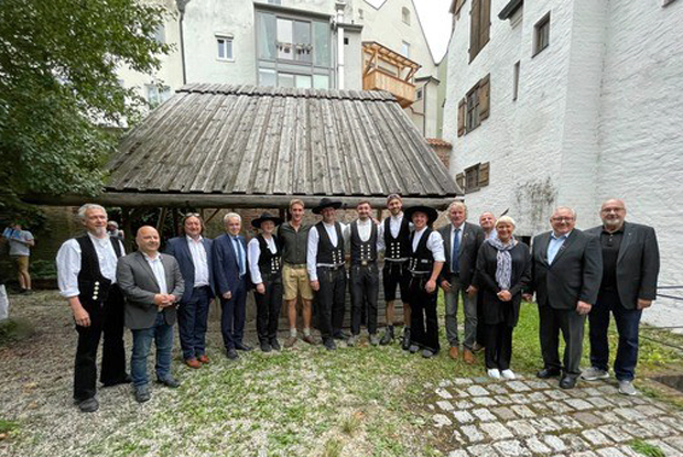 32 Zimmerergesellen freigesprochen - Zimmerer-Innung Landshut